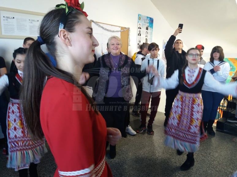 В Морското училище наричаха коледари /СНИМКИ/ : Черноморски фар ...